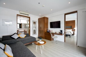 Suíte, 1 quarto (One Bedroom Suite ) | Roupas de cama premium, edredons de pluma, camas com colchões pillow-top