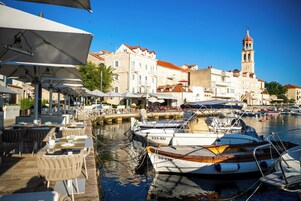 Almoços e jantares servidos, incluindo cozinha regional 