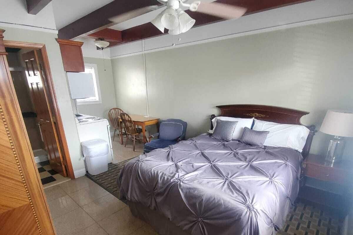 Ferro/tábua de engomar, Wi-fi grátis, roupa de cama fornecida