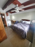 Ferro/tábua de engomar, Wi-fi grátis, roupa de cama fornecida 