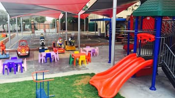 Área de recreio para crianças (ao ar livre)