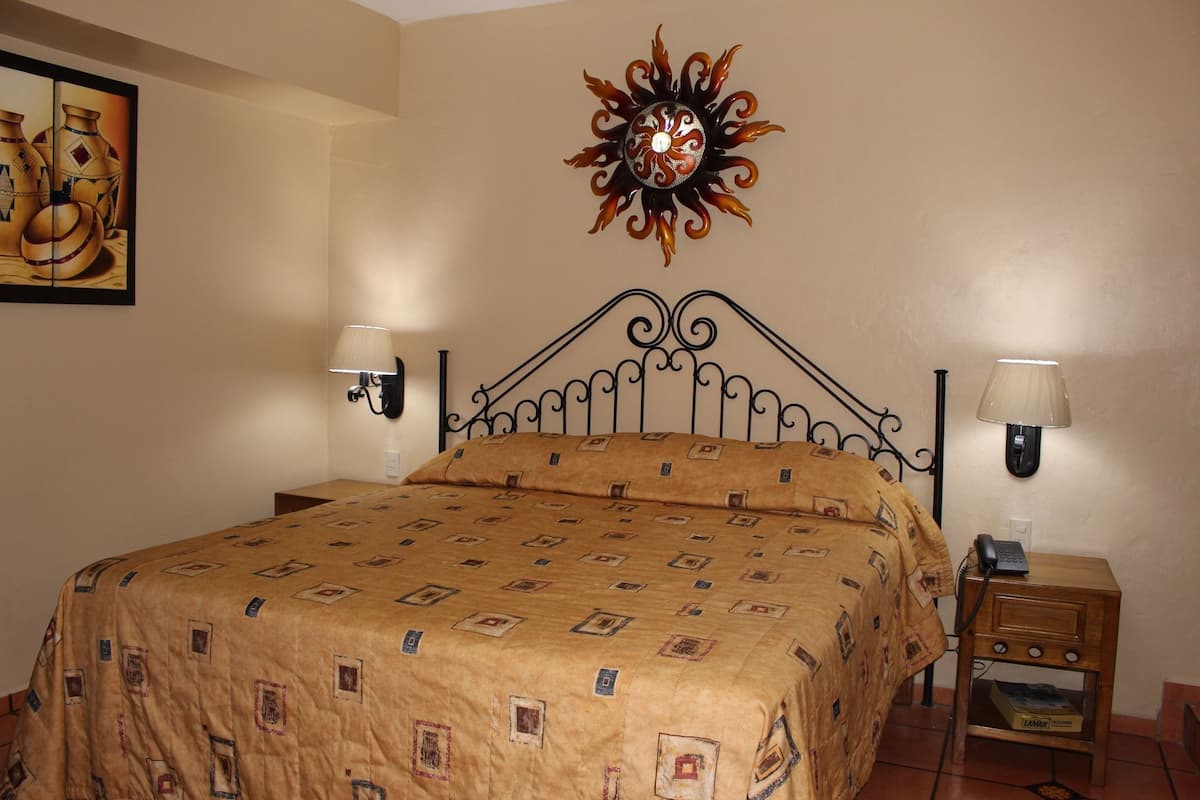 Quarto casal (King Size) | Escrivaninha, Wi-Fi de cortesia, roupa de cama