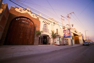 Fachada da propriedade