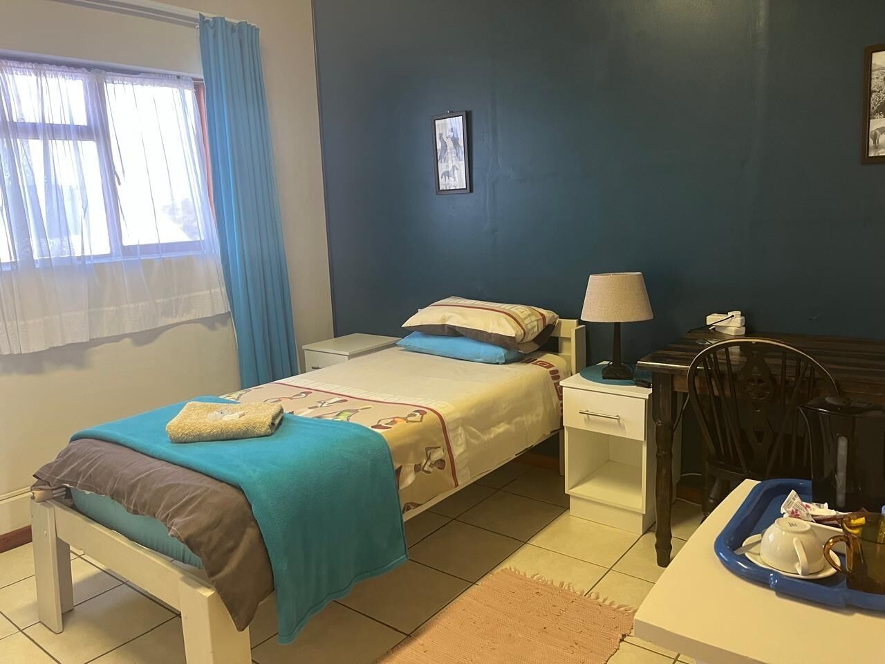 R43 en suite twin beds | Individualmente decorados, individualmente mobiliados