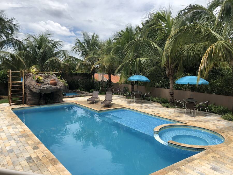 Piscina exterior, da(s) 9:00 à(s) 21:00, guarda-sóis, espreguiçadeiras