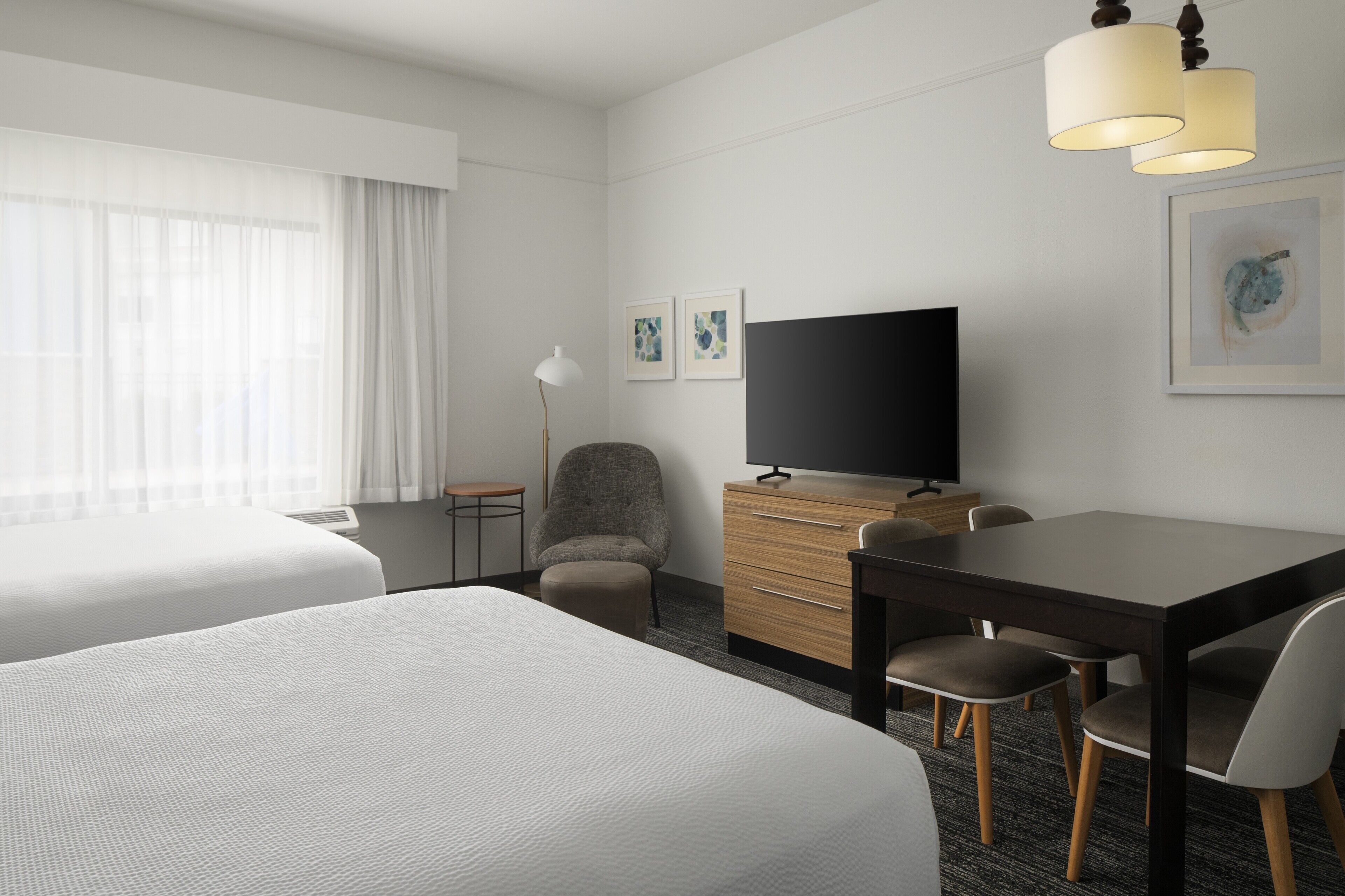 Secretária, secretária adequada para computadores portáteis 