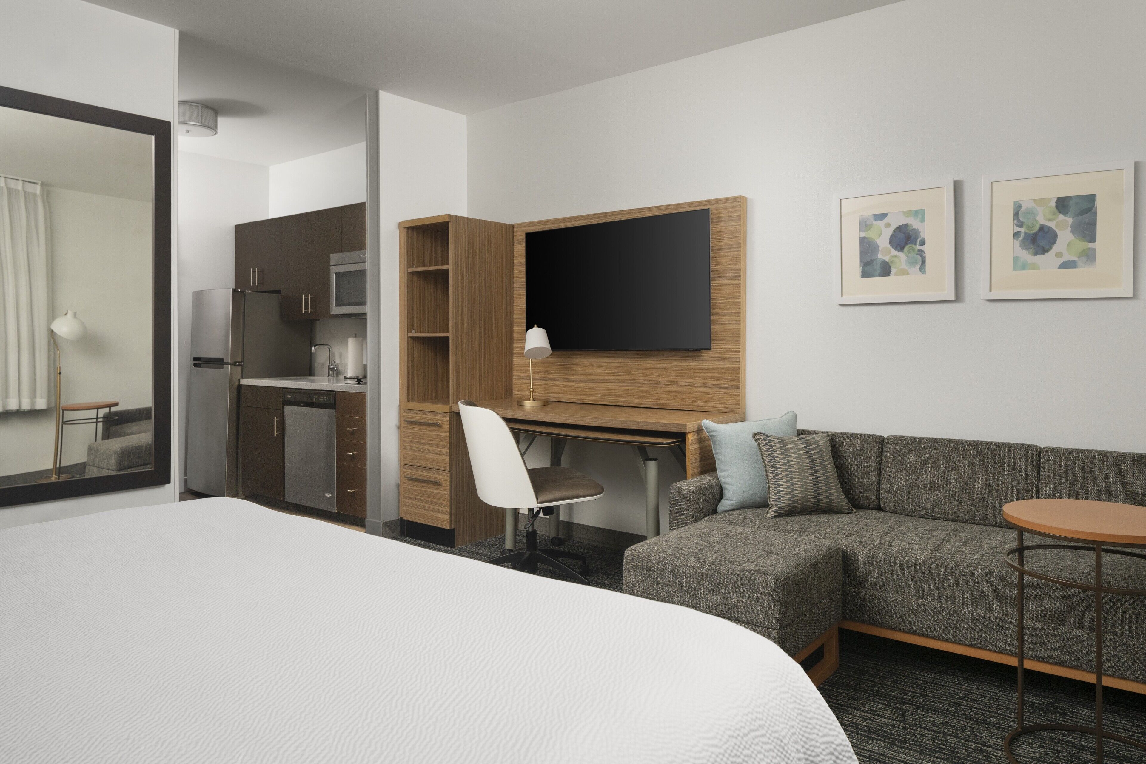 Secretária, secretária adequada para computadores portáteis 