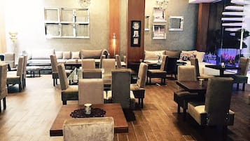 Café da manhã, almoço e jantar; culinária marroquina