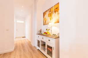 Apartamento, 3 quartos | Comodidade do quarto