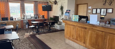 Café da manhã inglês grátis todos os dias