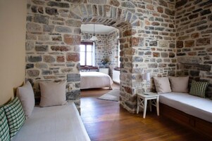 Suíte, vista para o mar (Petrini) | Área de estar | TV de tela plana, DVD player