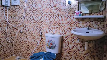 Quarto superior | Banheiro | Chuveiro, produtos de toalete grátis, toalhas de banho