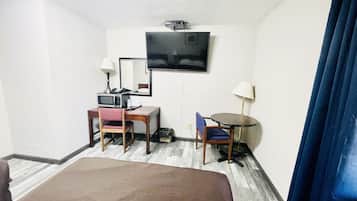Quarto Standard, 2 camas de casal, não fumadores | Secretária, Wi-fi grátis, roupa de cama fornecida
