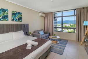 Roupas de cama premium, cortinas blackout, quartos à prova de som
