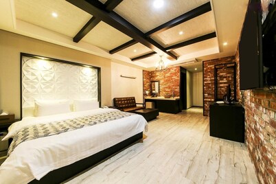 Elga Hotel