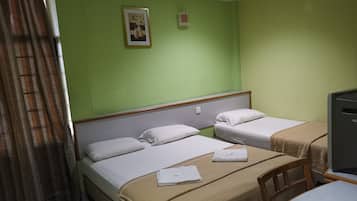 Quarto Económico (Room) | Sala | Televisor