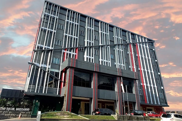 New Hollywood Hotel - Pekanbaru