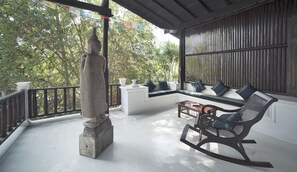 Villa, 3 quartos, vista para o lago | Terraço/pátio interior
