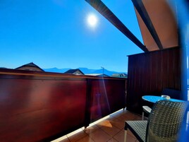 Quarto casal luxo, 1 quarto, sacada, vista para a montanha | Sacada