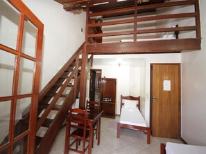 Quarto Quádruplo, várias camas | Wi-fi grátis, roupa de cama fornecida