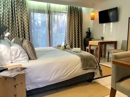 Quarto Twin Superior, kitchenette | Cofre no quarto, ferro/tábua de engomar, Wi-fi grátis 