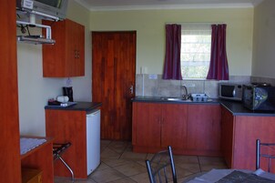 Quarto casal ou duplo standard, sacada | Cozinha privada