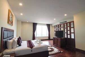 Quarto júnior | Frigobar, cofres nos quartos, escrivaninha, roupa de cama