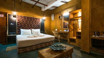 Oriental Fusioned King Room with Mountain View | Minibar, com mobília individualizada, Wi-fi grátis