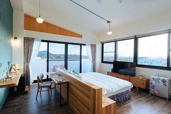 Quarto Deluxe, 1 cama king-size, vista para a montanha, na torre | Edredões de penas, com decoração personalizada, secretária 