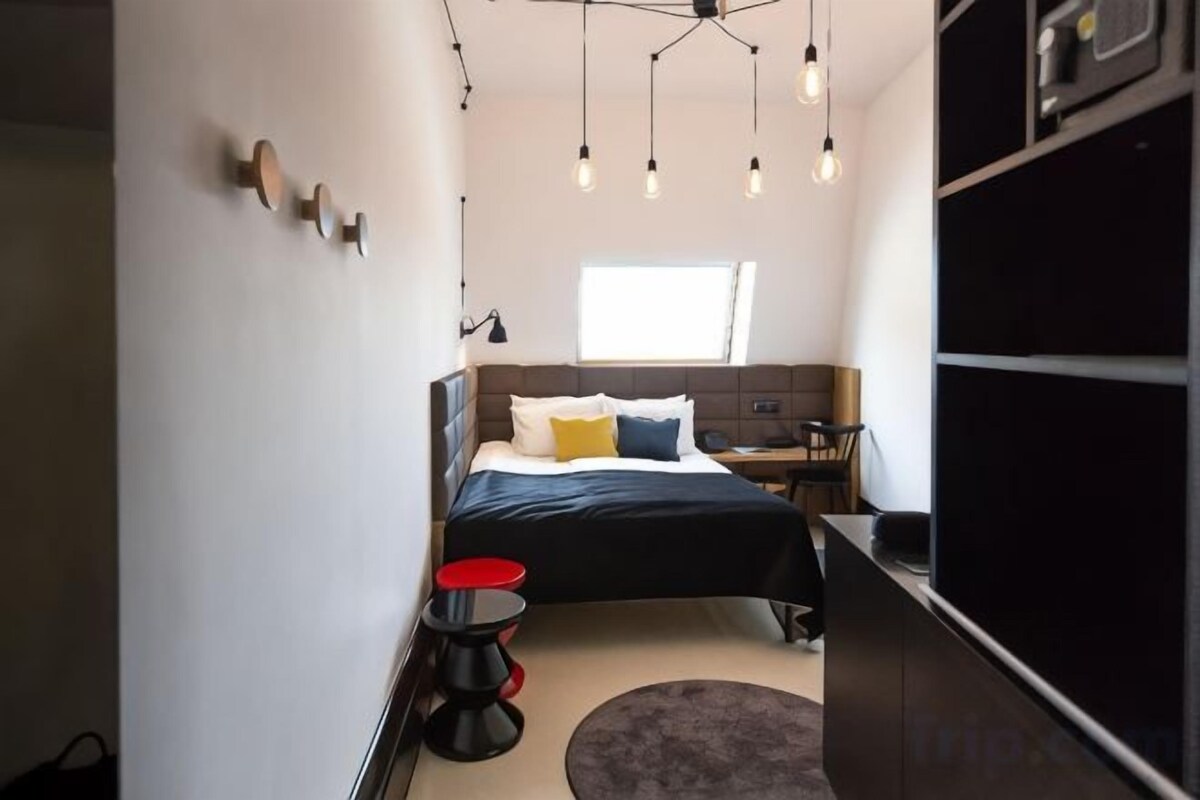 Roupa de alta qualidade, minibar, cofre no quarto, secretária 
