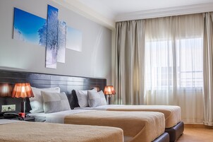 Suíte júnior | Roupas de cama premium, cortinas blackout, quartos à prova de som