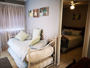 Apartamento standard, 1 quarto | 2 quartos, roupas de cama premium, cofres nos quartos