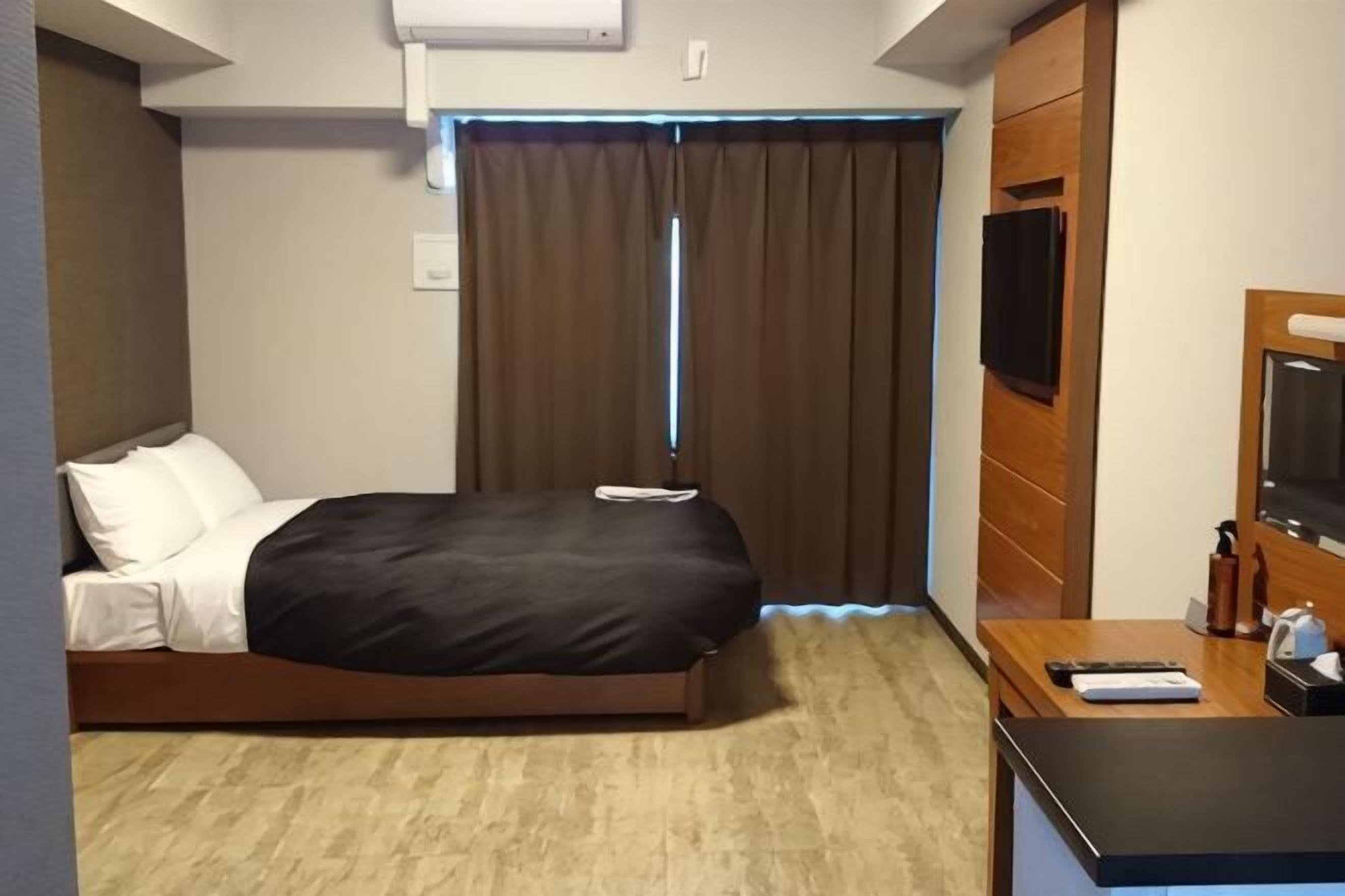 Secretária, secretária adequada para computadores portáteis 