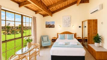 Quarto Deluxe (Queen) | Secretária, quartos insonorizados, ferro/tábua de engomar