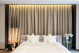 Quarto de Luxo | Minibar, cofre no quarto, secretária, quartos insonorizados 