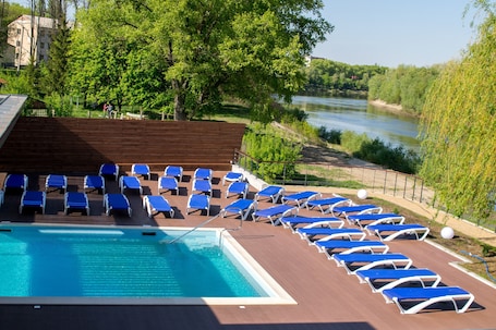 Piscina exterior sazonal