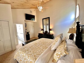 Suite Deluxe, 1 cama king-size, vista para o jardim | Lençóis de algodão egípcio, roupa de alta qualidade, edredões de penas 