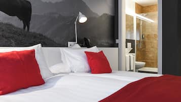 Quarto casal luxo, cozinha americana | 1 quarto, cofres nos quartos, escrivaninha, cortinas blackout