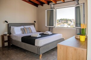 Apartamento Superior, 1 quarto, kitchenette, vista para o mar | Roupa de alta qualidade, cofre no quarto, cortinas/cortinados opacos 
