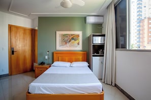 Quarto Duplo | Minibar, secretária, secretária adequada para computadores portáteis 