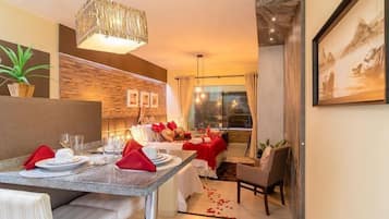 Suíte (Master) | Escrivaninha, cortinas blackout, quartos à prova de som