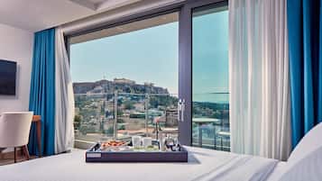 Suíte (Acropolis View) | Banheiro | Produtos de toalete de grife, secador de cabelo, roupões de banho