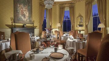 Pequeno-almoço completo diário (23.50 GBP por pessoa)