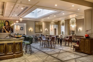 2 bares/lounges