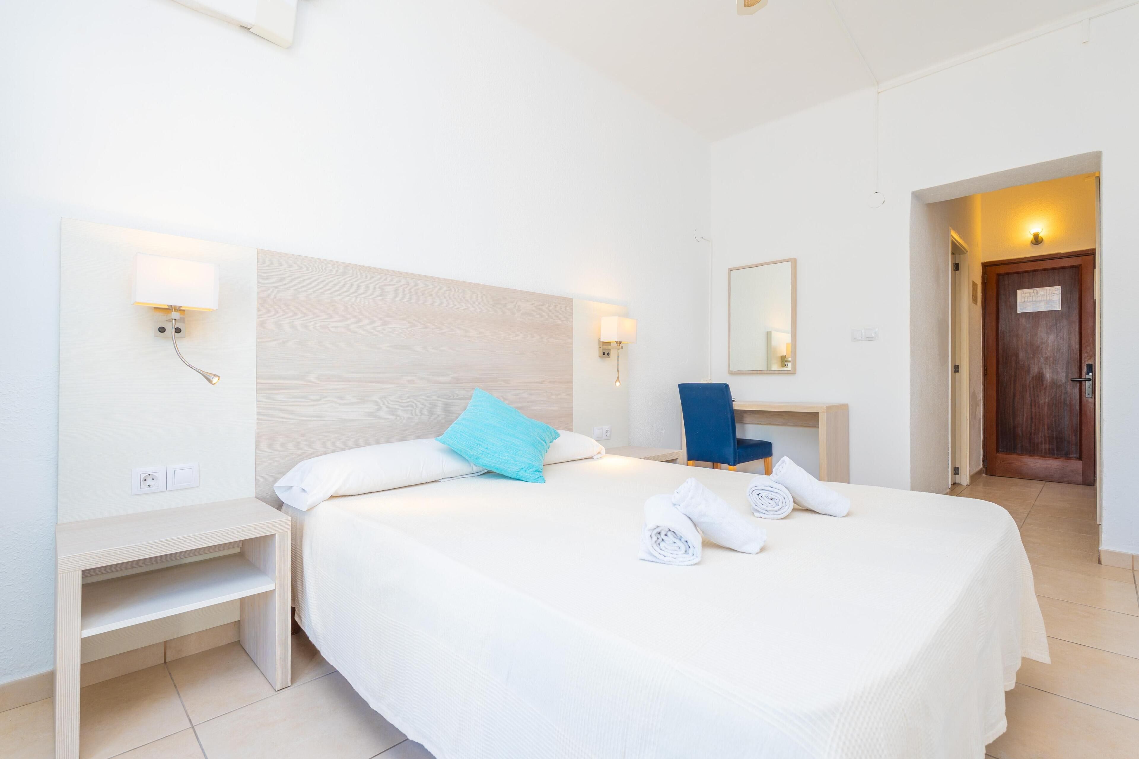 Quarto Twin Standard, varanda, Vista para a cidade | Cortinas/cortinados opacos, quartos insonorizados 