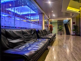 Área de estar no saguão