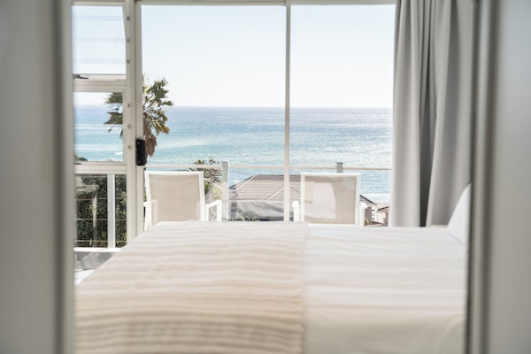 Quarto Comfort | Cofre no quarto, cortinas/cortinados opacos, ferro/tábua de engomar