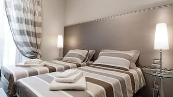 Quarto Twin Deluxe, 2 camas individuais | Camas de colchão Select Comfort, minibar, cofre no quarto, secretária