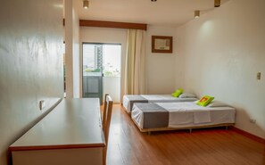 Minibar, cofre no quarto, com decoração personalizada 