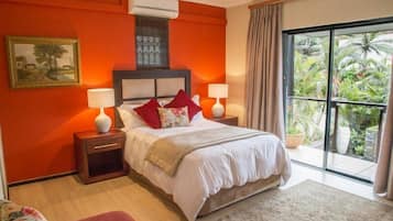 1 quarto, cofre no quarto, com decoração personalizada